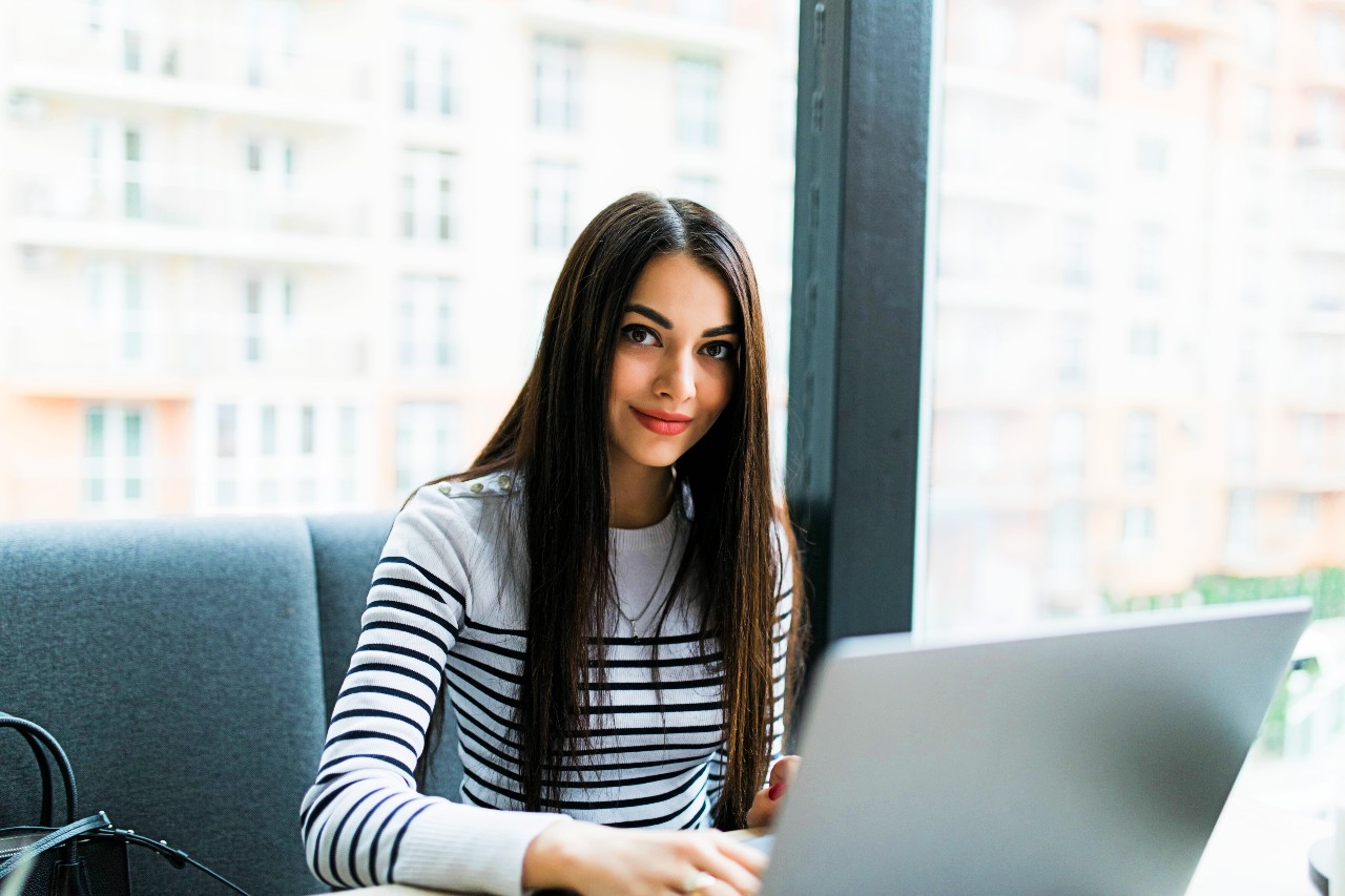 What is a Blogger [and what does a professional blogger do]?